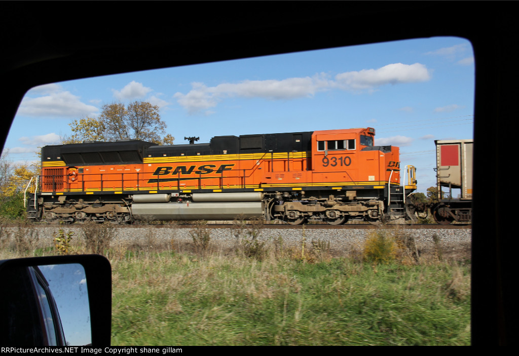 BNSF 9310 runs dpu.